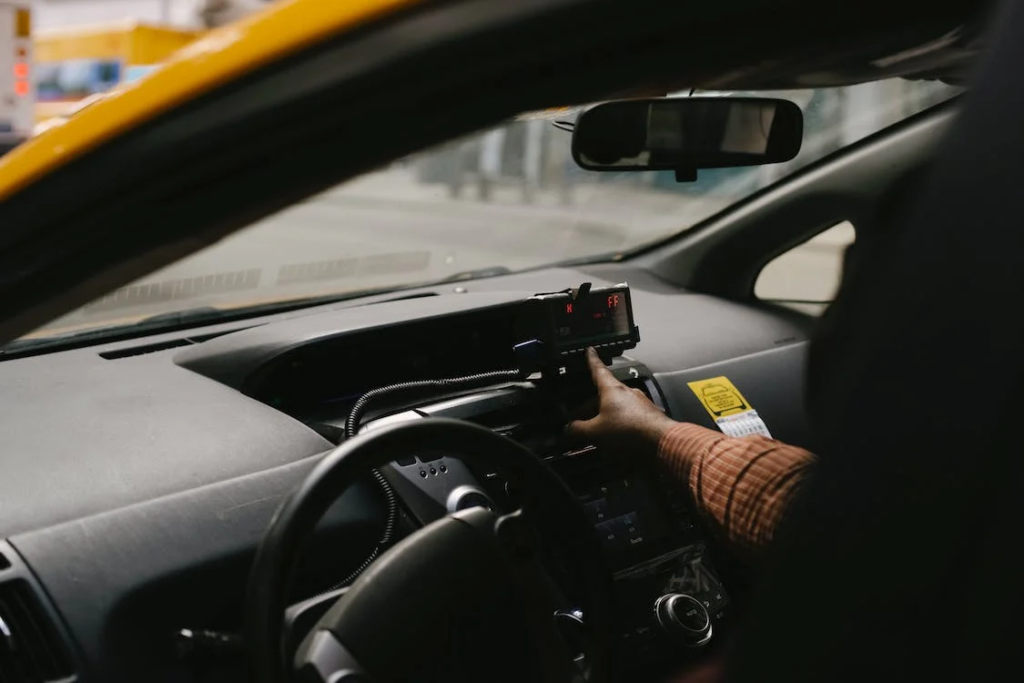 6 Benefits Of Installing A GPS Tracker In Your Car